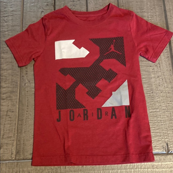 Jordan | Shirts & Tops | Jordan Red Short Sleeve Graphic Tee Size Small ...